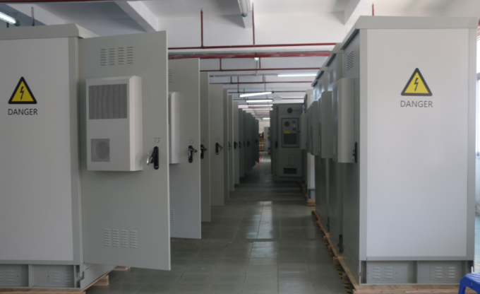 IP55 22U Outdoor Communication Cabinets Single Layer With Front / Back Door