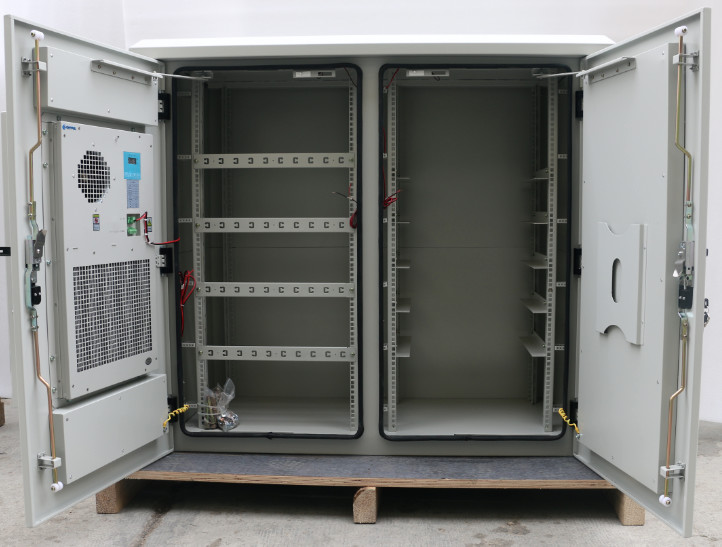 Two Compartment 24U Outdoor Wall Mounted Cabinet , Outdoor Telecom ...